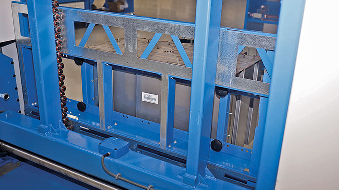 UHF RFID Identifies Switch Gear - Turck Banner